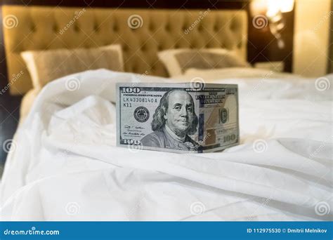 Bett Und Geld Zum Der Kosten Des Sexs Zu Symbolisieren Stockfoto Bild Von Haus Dank 112975530