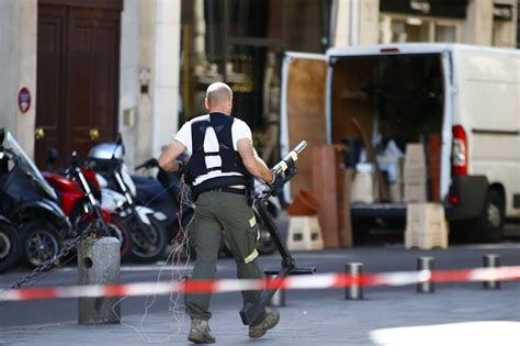 Attentat Manqué Près De Notre Dame 30 Ans De Réclusion Requis En