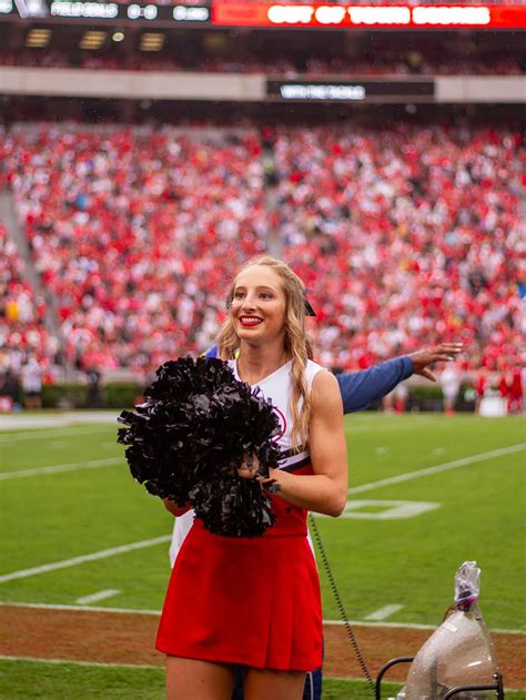 University Of Georgia Cheerleaders Get To Know Uga Cheerleader