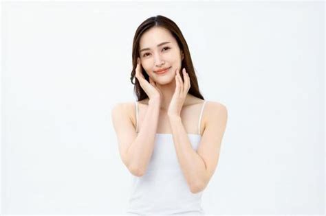 ビューティー 顔を触る女性 スキンケア No 30320733｜写真素材なら「写真ac」無料（フリー）ダウンロードok