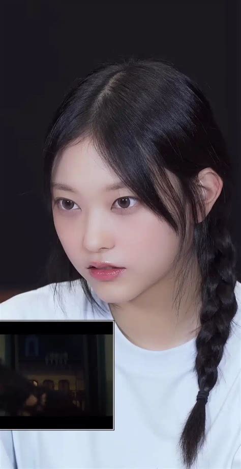 뾰용한 얼굴로 심장공격중인 해린 팬플러스 커뮤니티