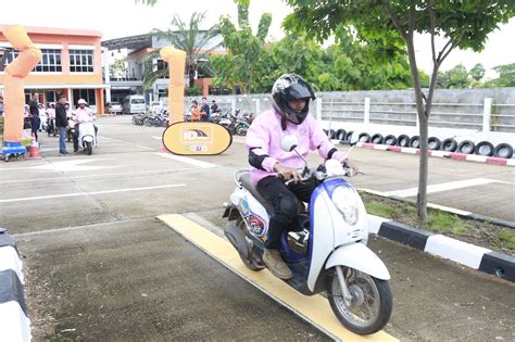 โปรโมชั่นลดสุ สอนขับรถพร้อมสอบใบขับขี่ที่ ไอดี ไดร์ฟเวอร์