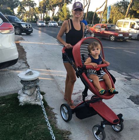 Takipçisine Cevabı Yapıştırdı Ece Erken Mini şortunun Eleştirilmesine çok Kızdı Internet Haber