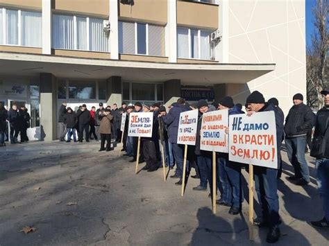 Мешок с землей и крики "Ганьба": в Запорожье началась встреча ...