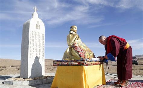 Нийслэлийн анхны суурийг тавьсан гэрэлт хөшөөнд хүндэтгэл үзүүллээ