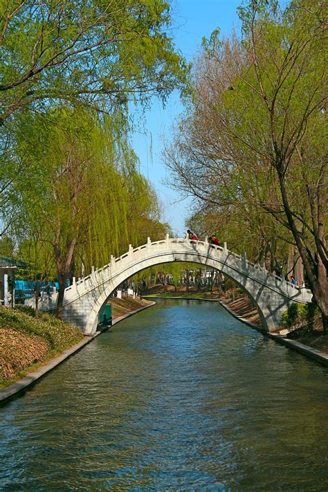 春夏秋冬风景的特点 分别写出能表现春夏秋冬四季的景色特点各古诗一句