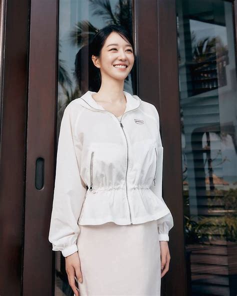 키 169cm에 43kg라는 역대급 몸매의 서예지 화보 스타픽