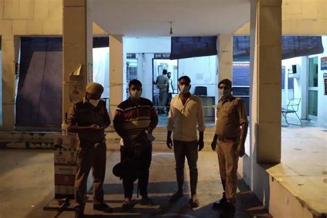 Noida News एक लड़की सहित 3 गिरफ्तार जानिए नोएडा में कहां चल रहा था