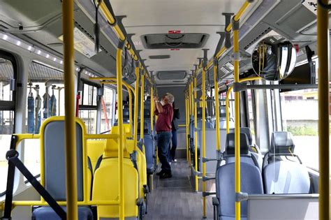 Jovem que dormiu dentro do ônibus fica sem acreditar no que viu quando acordou Portal