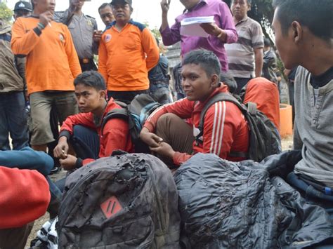 Indonesian Forest Fire Kills 7 Hikers Injures 2 Others Today