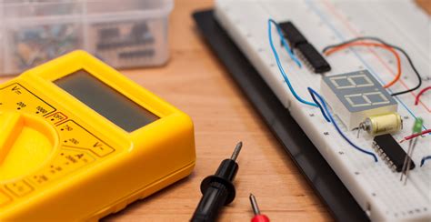 Difícil prototipar um circuito Aqui você vê passo a passo de como manipular o protoboard