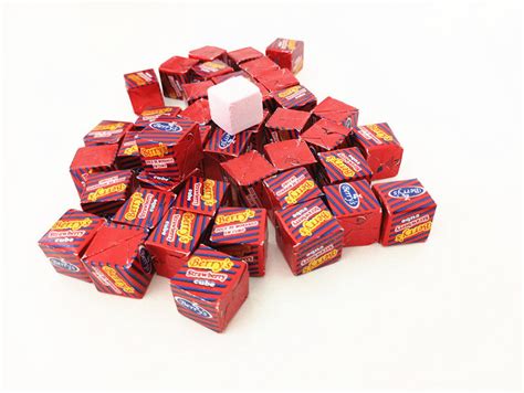 2 75g Strawberry Flavor Compressed Cube Candy In Jars Good Price Good Quality