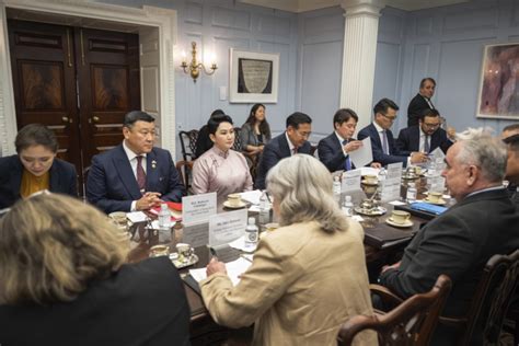 Гадаад харилцааны сайд Б Батцэцэг АНУ ын Төрийн нарийн бичгийн даргатай албан ёсны уулзалт хийв