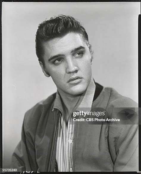 Elvis Presley Portrait Photos And Premium High Res Pictures Getty Images
