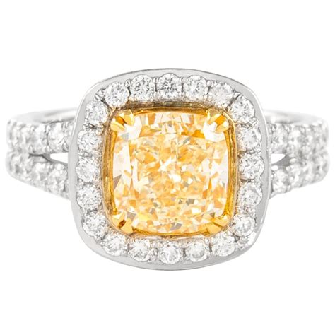 302 Carat Fancy Yellow Cushion Shape Vs1 Diamond Reversible Ring