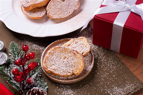 라바다아라고 불리는 전형적인 크리스마스 디저트 프렌치 토스트 크리스마스에 대한 스톡 사진 및 기타 이미지 크리스마스 프렌치 토스트 0명 Istock