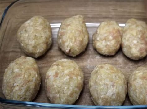 Просто перемешайте фарш с рисом Век живи — век учись сочные тефтели с овощной подливой