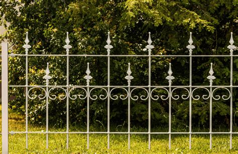 Zaun Vom Discounter Vs Metallzaun Nach Maß Eleo Zaun