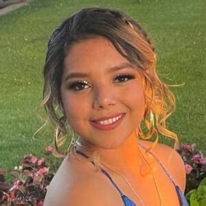 Dunia Santos Edad Familia Biografía Famous Birthdays