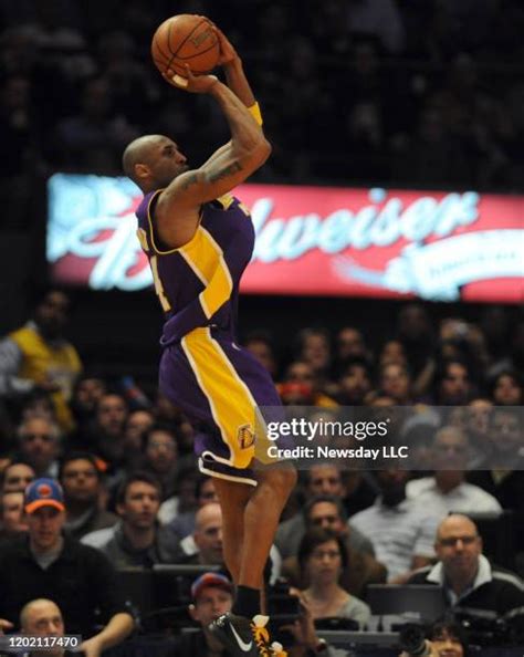 Kobe Bryant Jump Shot Photos And Premium High Res Pictures Getty Images