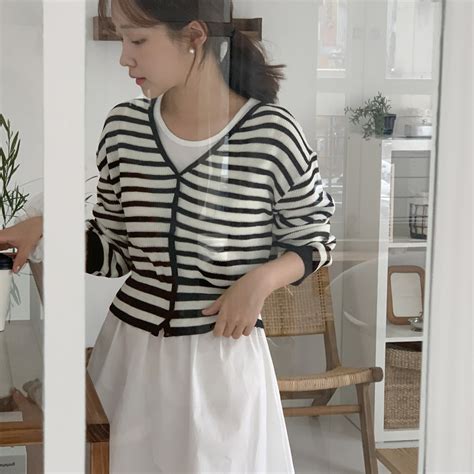 아더먼데이 하우단가라 라인배색 니트