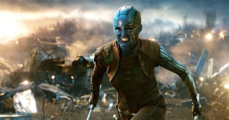 Avengers Star Karen Gillan Flexes Fan Made Puppet Of Nebula