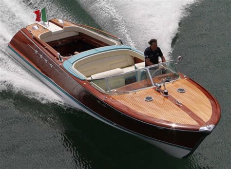 Luxus Boot von Riva World & Lamborghini » Kleider günstig Online ...