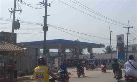 Dvb မြဝတီတွင် ဓာတ်ဆီ ၁ လီတာ ကျပ် ၁၅၀၀၀ ဖြစ်ပြီး လိုသလောက်ဝယ်မရ