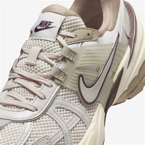 나이키 V2k 런 우먼스 세일 브라운 오피셜 이미지 공개 슈프라이즈 컬처