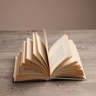 Vue De Dessus Du Livre Ouvert Vierge Photo Gratuite