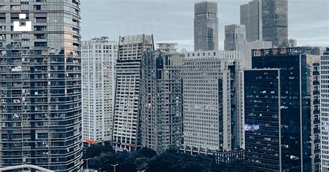 고층 건물이 있는 도시 사진 Unsplash의 무료 도시 이미지