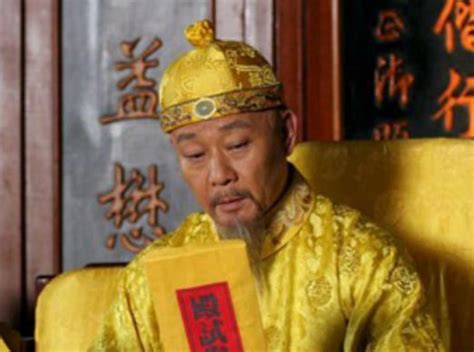 乾隆給子孫發紅包時，故意漏發一人，一句話暗示此人未來 每日頭條