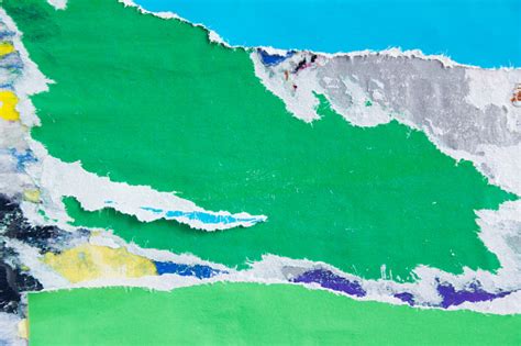 오래된 찢어진 종이 포스터 질감 배경도시 간판에 녹색 찢어진 플래카드 0명에 대한 스톡 사진 및 기타 이미지 0명 간판