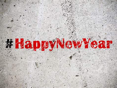 在垃圾背景插图上的标签新年快乐