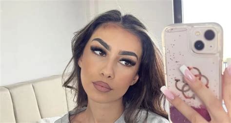 Sophiefoxiee Explore Her Bio Pics And Latest Updates The Caring Girl