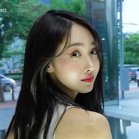 VIVIZ SinB Selebritas Wanita Cantik Wanita