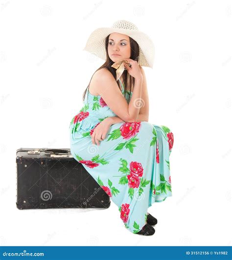 Красивая женщина в платье лета с шляпой случаем и деньгами Стоковое Фото изображение