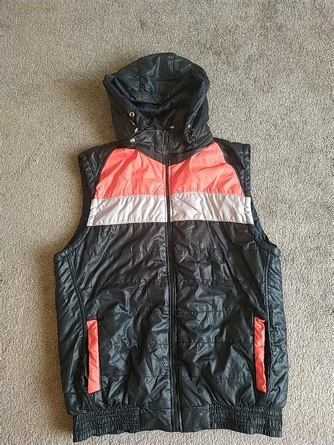 Жилет безрукавка — ціна 320 грн у каталозі Жилетки Купити жіночі речі за доступною ціною на