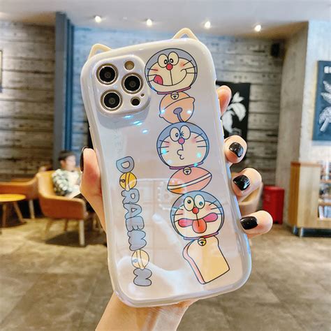아이폰13pro 도라에몽 캐릭터 실리콘 카메라보호 귀여운폰 특이한 디자인 케이스