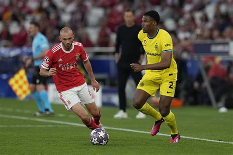 دوري أبطال أوروبا، باريلا يتقدم بهدف إنتر ميلان الأول في شباك بنفيكا