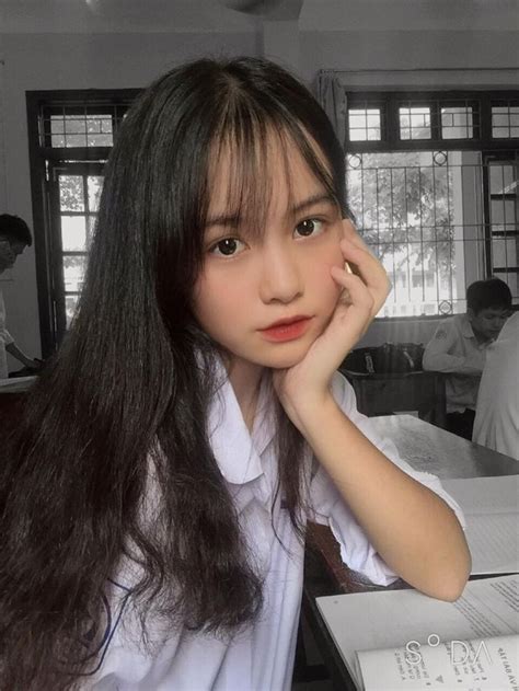 Ghim của Mari trên Humans Nữ thần Dễ thương Dép