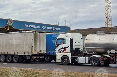 Интензивен е трафикът за товарни автомобили на някои от граничните пунктове с Румъния Гърция