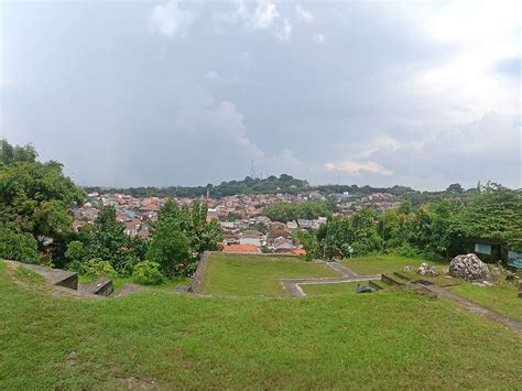 Situs Giri Kedaton Destinasi Wisata Sejarah Dan Budaya Di Kota Gresik