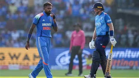 Ind Vs Eng दुसऱ्या वनडे सामन्यात इंग्लंडचं भारतासमोर 305 धावांचं आव्हान रोहित विराटच्या