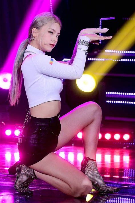 Pin By Blacktwice On Itzy Itzy Dream Concert Concert