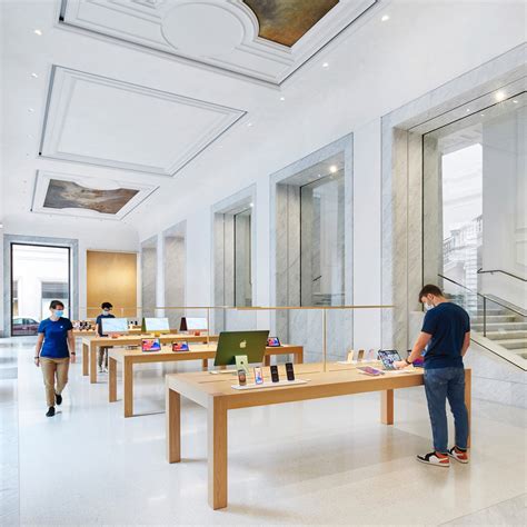 Macbook Shaped Roof Tops Foster Partners Apple Store In Chicago