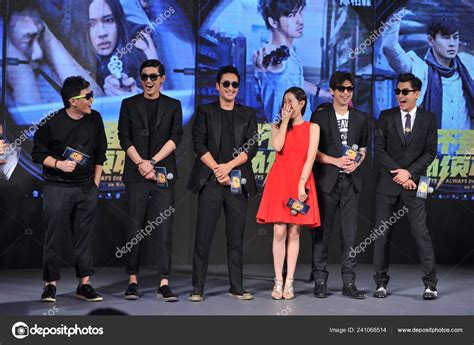 Left Chinese Actors Ding Wenbo Yang Xuwen South Korean Actor Stock Illustration By ©chinaimages
