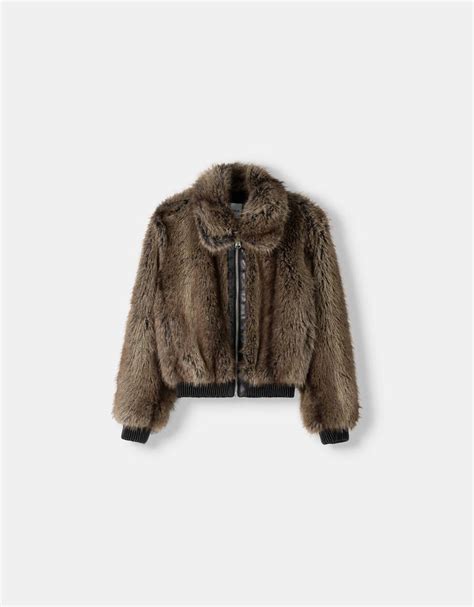 Cazadora Efecto Pelo Contraste Efecto Piel Mujer Bershka