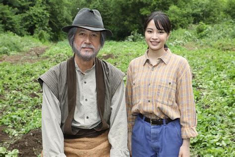 【写真】nhkの連続テレビ小説「なつぞら」の最後の十勝ロケに参加した広瀬すずさん（右）と草刈正雄さん Mantanweb（まんたんウェブ）