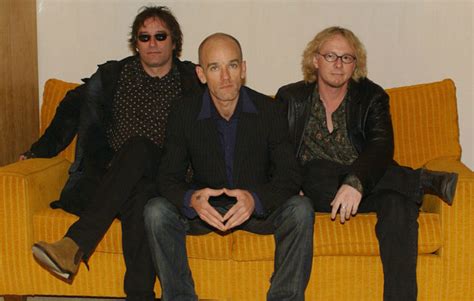 R E M Comemora 25 Anos De Up Com Edição Dupla Trazendo Disco Ao Vivo Gravado De Improviso